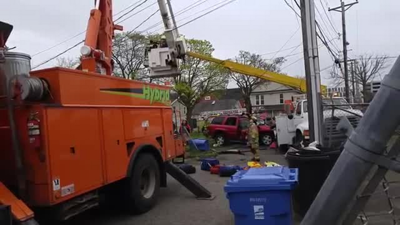 WATCH: Bucket truck rescue in Tacoma | Tacoma News Tribune