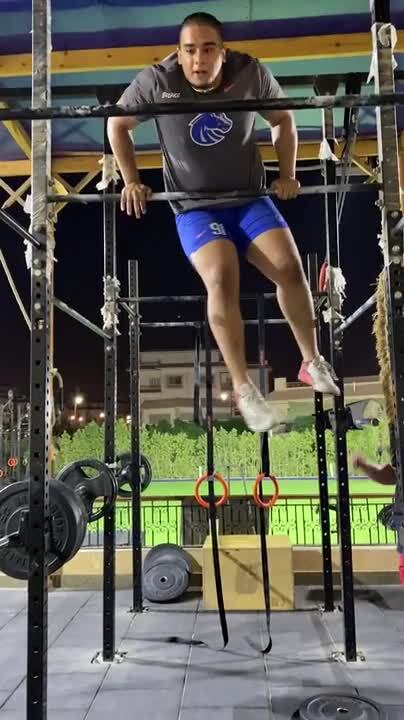 Boise State defensive lineman does a muscle-up (Video) | Idaho Statesman