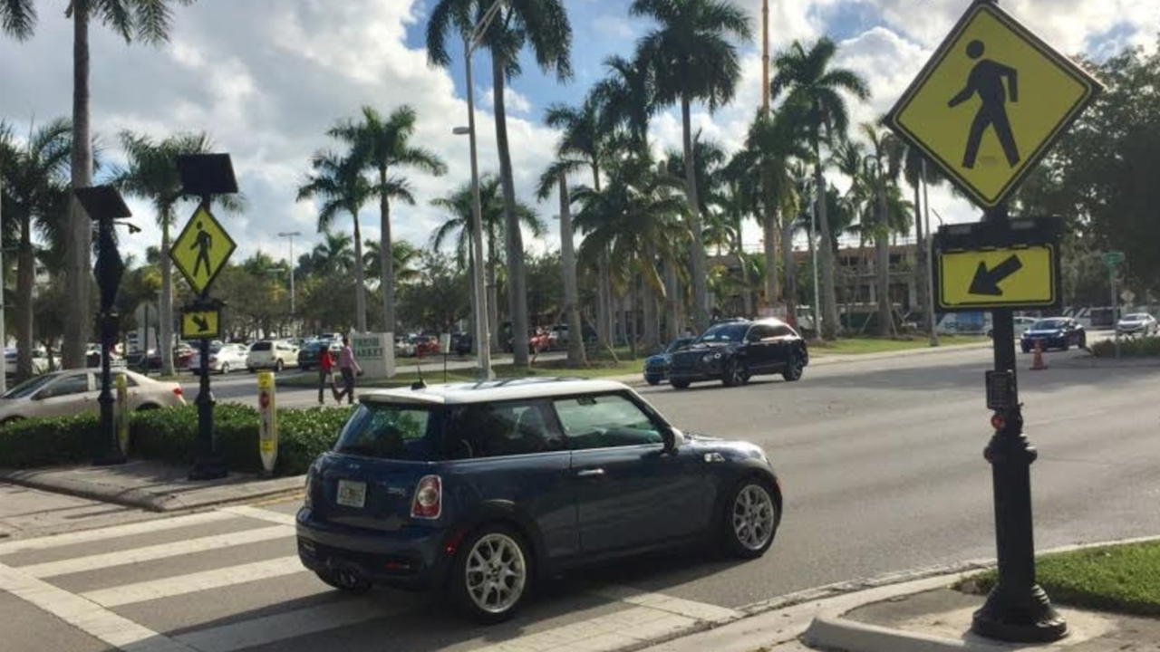 Coconut Grove residents complain about broken crosswalk | Miami Herald