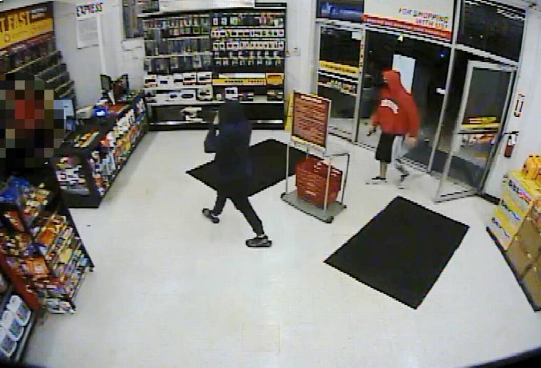 Video: Surveillance video of armed robbery at Southwest Miami-Dade car ...