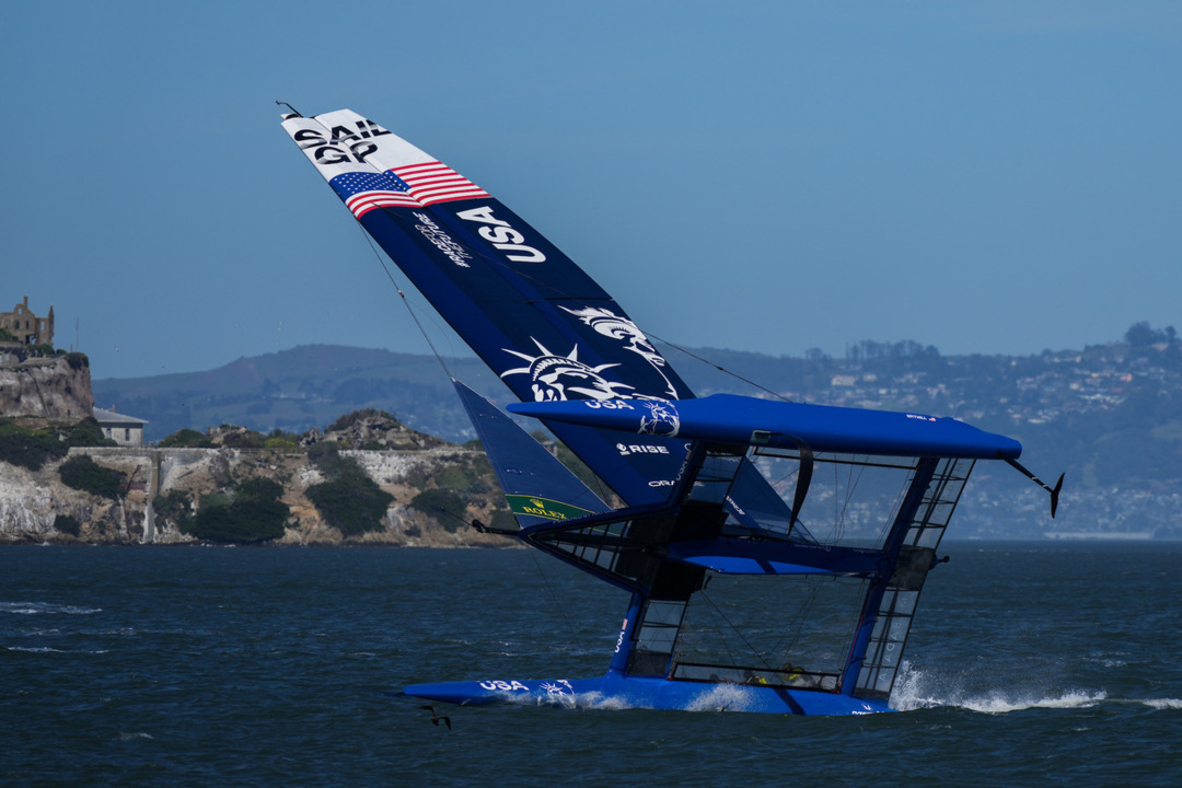 Video: Catamaran capsizes on Bay in California | San Luis Obispo Tribune