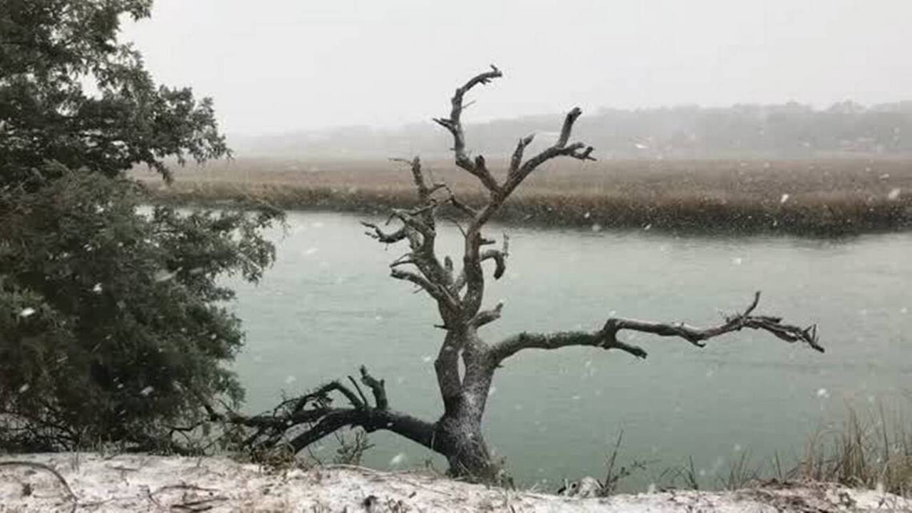 Snow begins falling in Pawleys Island SC | Macon Telegraph