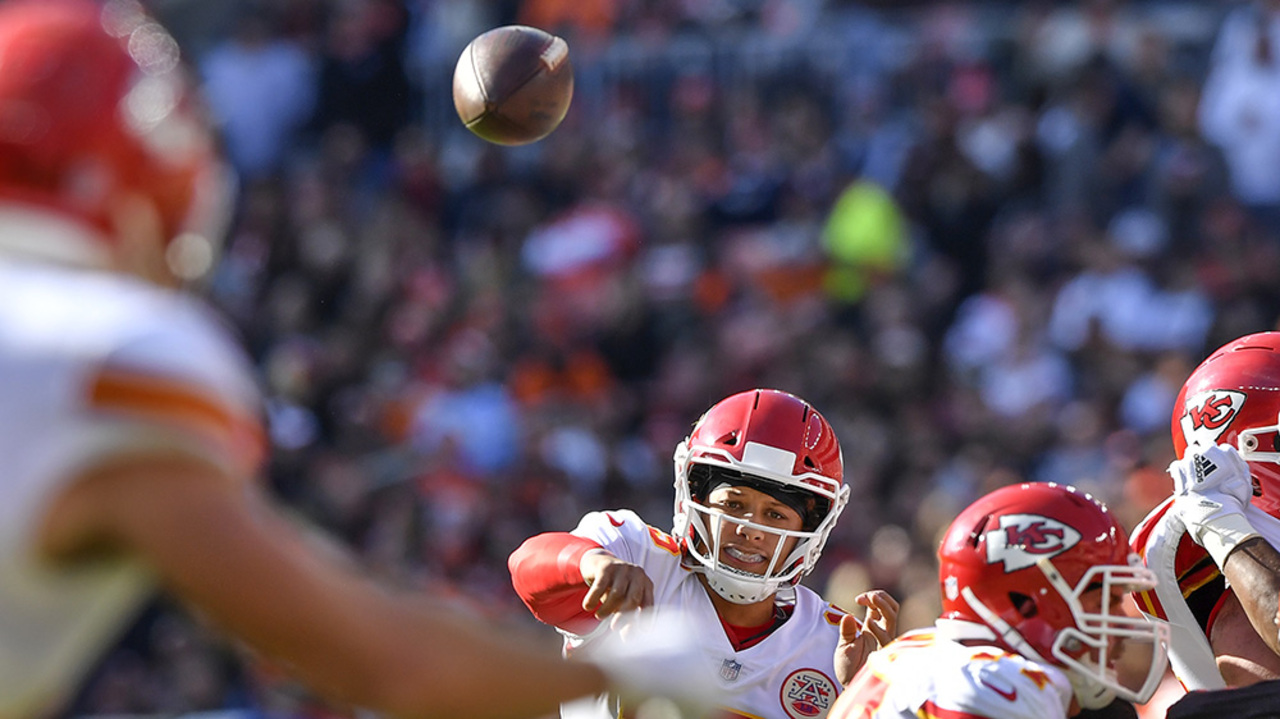 Chiefs Mahomes flagged for intentional grounding on spike | Kansas City ...