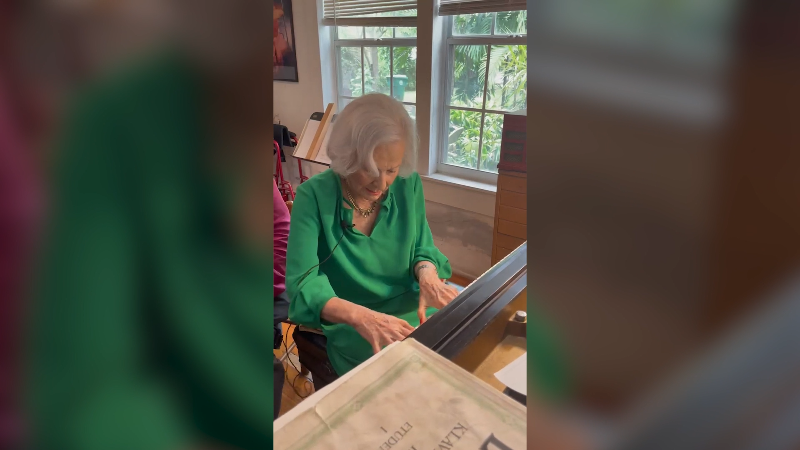 Fine Arts Conservatory founder Ruth Greenfield plays the piano | Miami ...