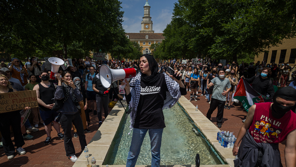 Hundreds protest at UNT in Denton in student walkout for Gaza | Fort ...