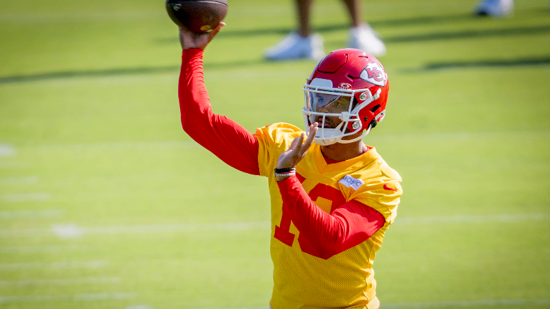 Chiefs QB Chris Oladokun shares the UK Slang Louis Rees-Zammit has ...