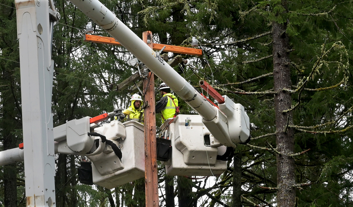 Wind storm brings strong gusts, power outages to South Sound | Tacoma News Tribune