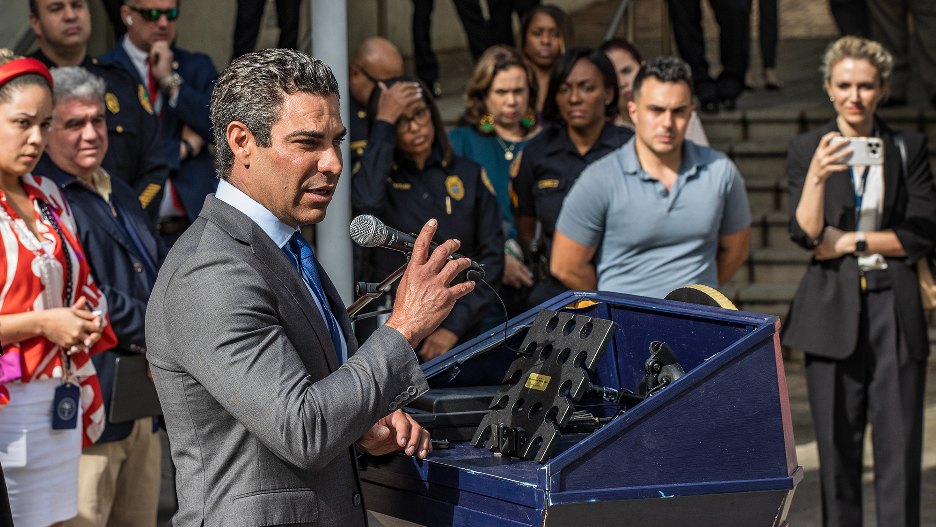 Francis Suarez avoids questions on foreign travel, FBI probe | Miami Herald