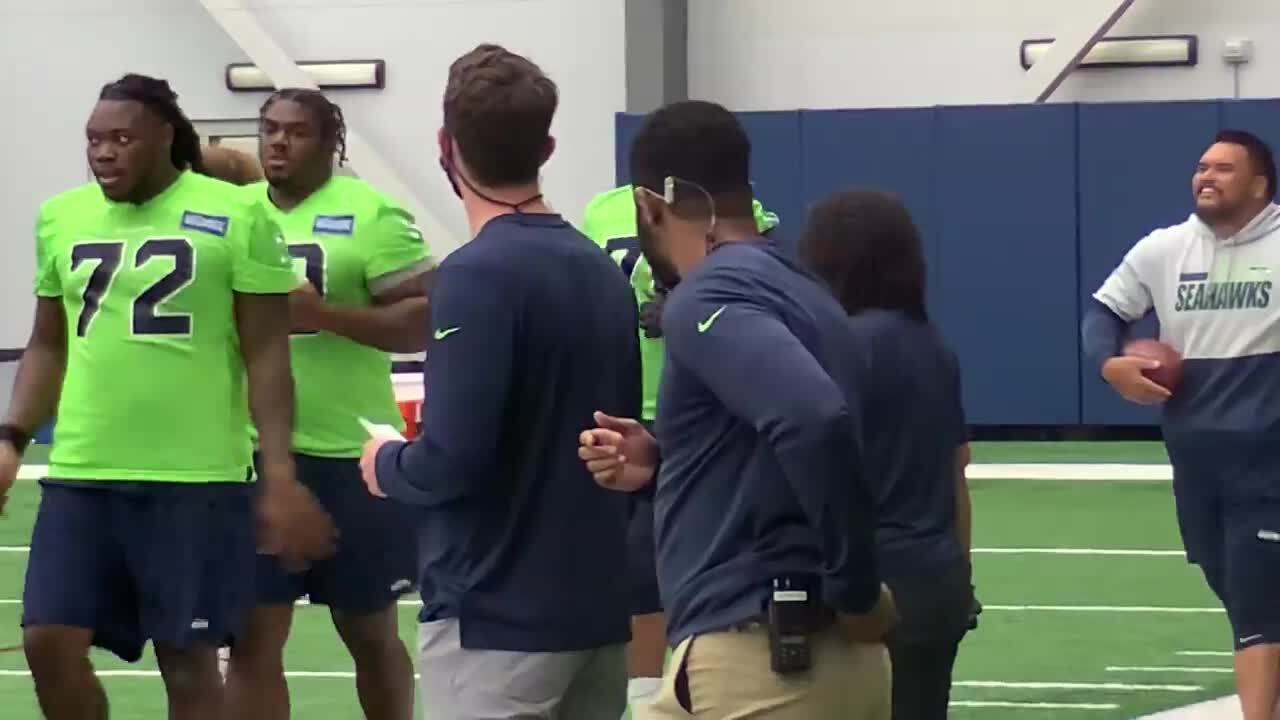 Chris Carson neck condition, questionable Seahawks vs Rams | Tacoma ...