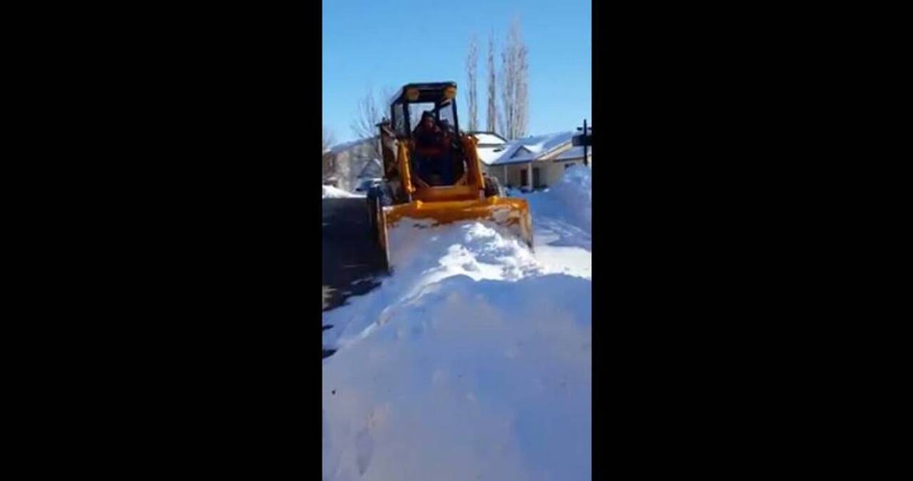 Kuna mayor pitches in on snow removal in his personal skidsteer | Idaho ...