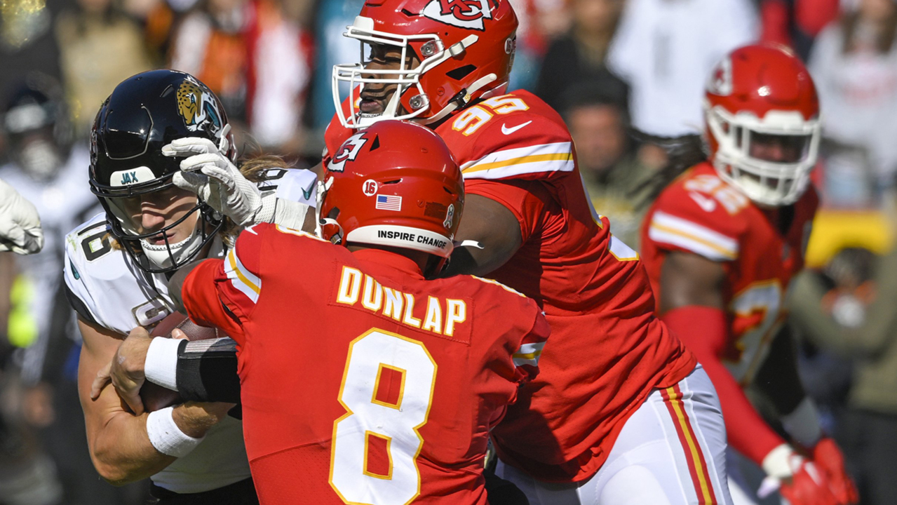 Chiefs' Carlos Dunlap celebrates his 100th career NFL sack (Video ...