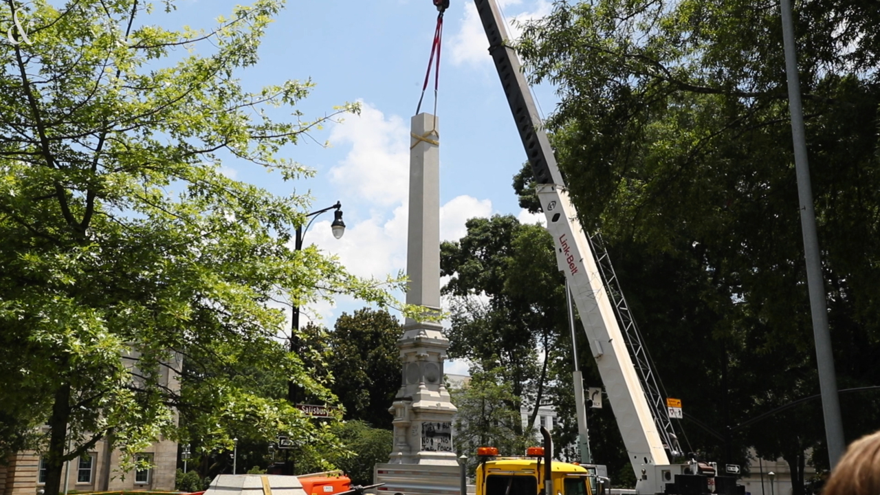 Workers struggle to remove confederate statue obelisk in Raleigh ...