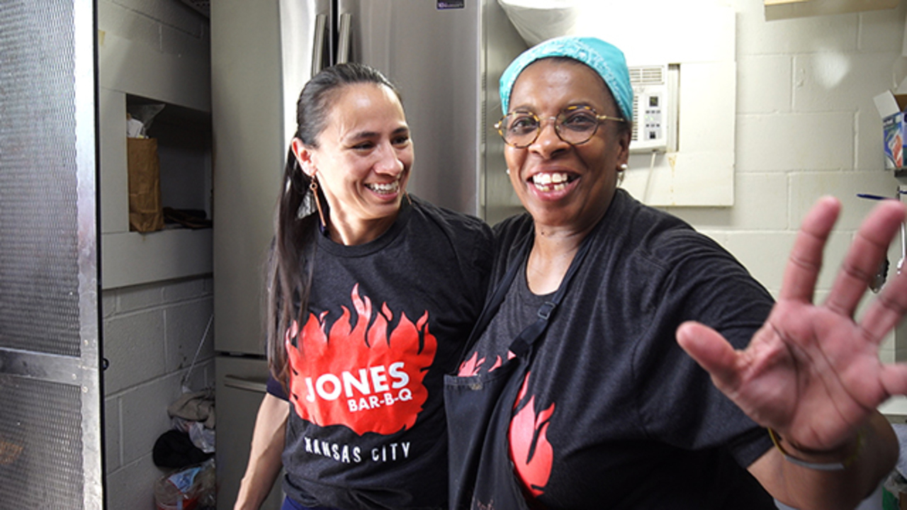Congresswoman Sharice Davids cooks BBQ with Jones sisters in KCK ...