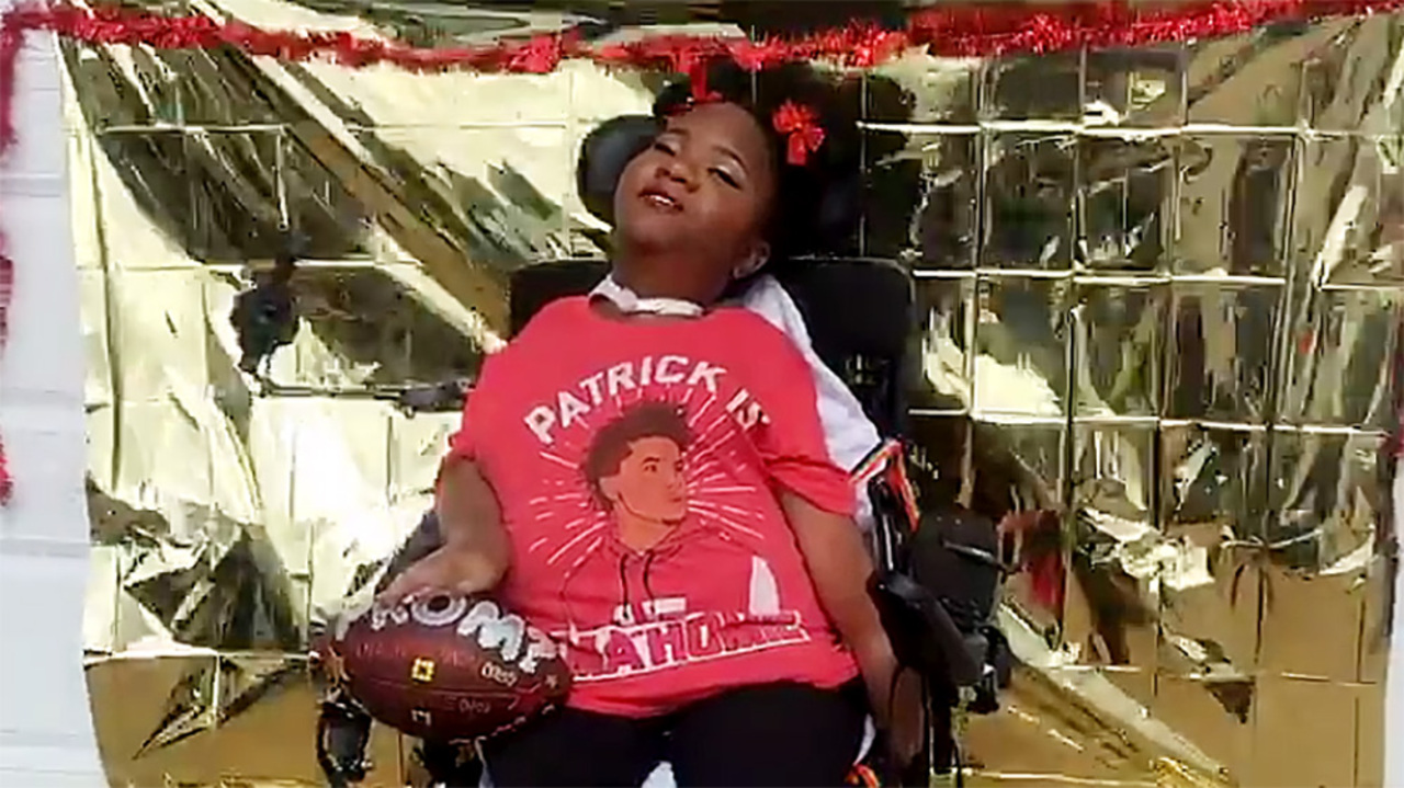 Chiefs quarterback Patrick Mahomes invited to prom by 17-year-old ...