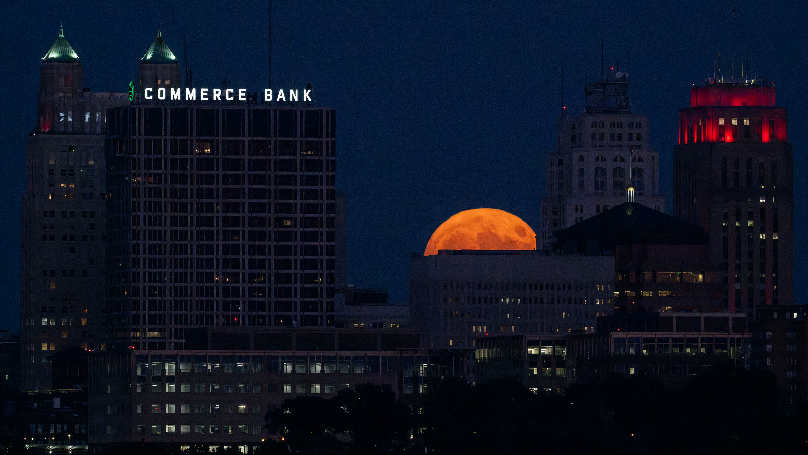 Super blue moon rises over Kansas City skyline | Kansas City Star