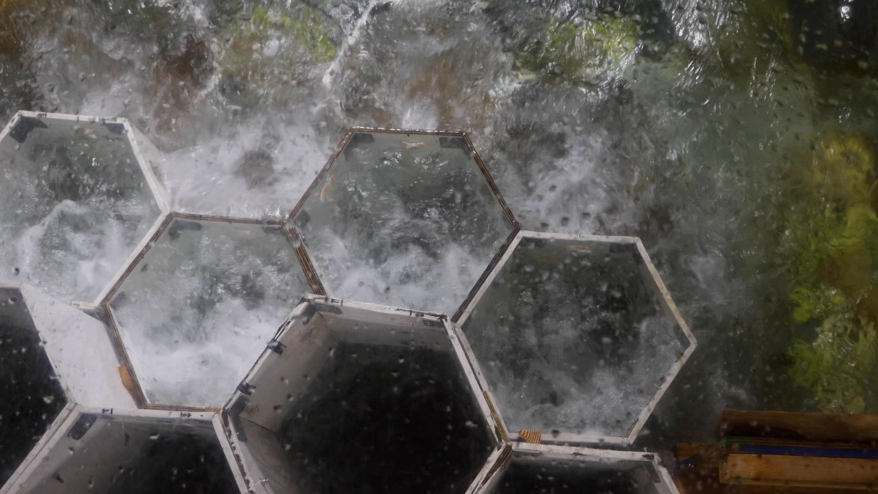 Honeycomb structure to help slow down the energy of waves (Video ...