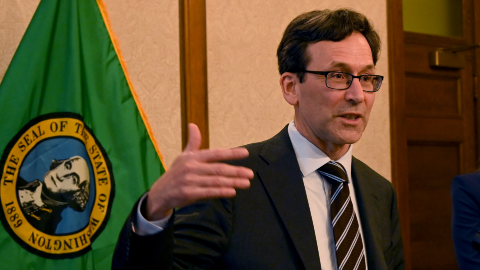 WA Gov. Bob Ferguson signs immigration, refugee executive order ...
