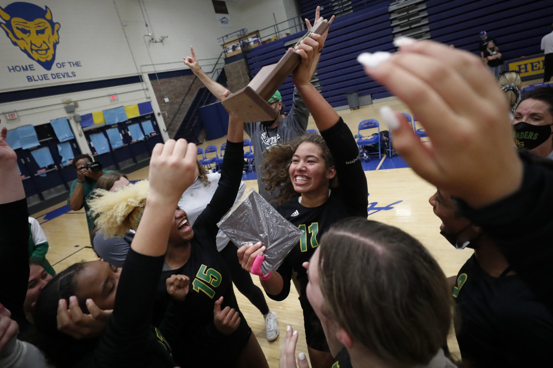 Photo slideshow: Bryan Station volleyball team defeats Frederick ...