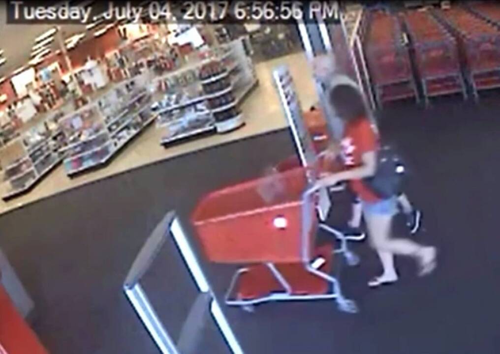 Fresno police look for credit-theft suspects from Target store | Fresno Bee