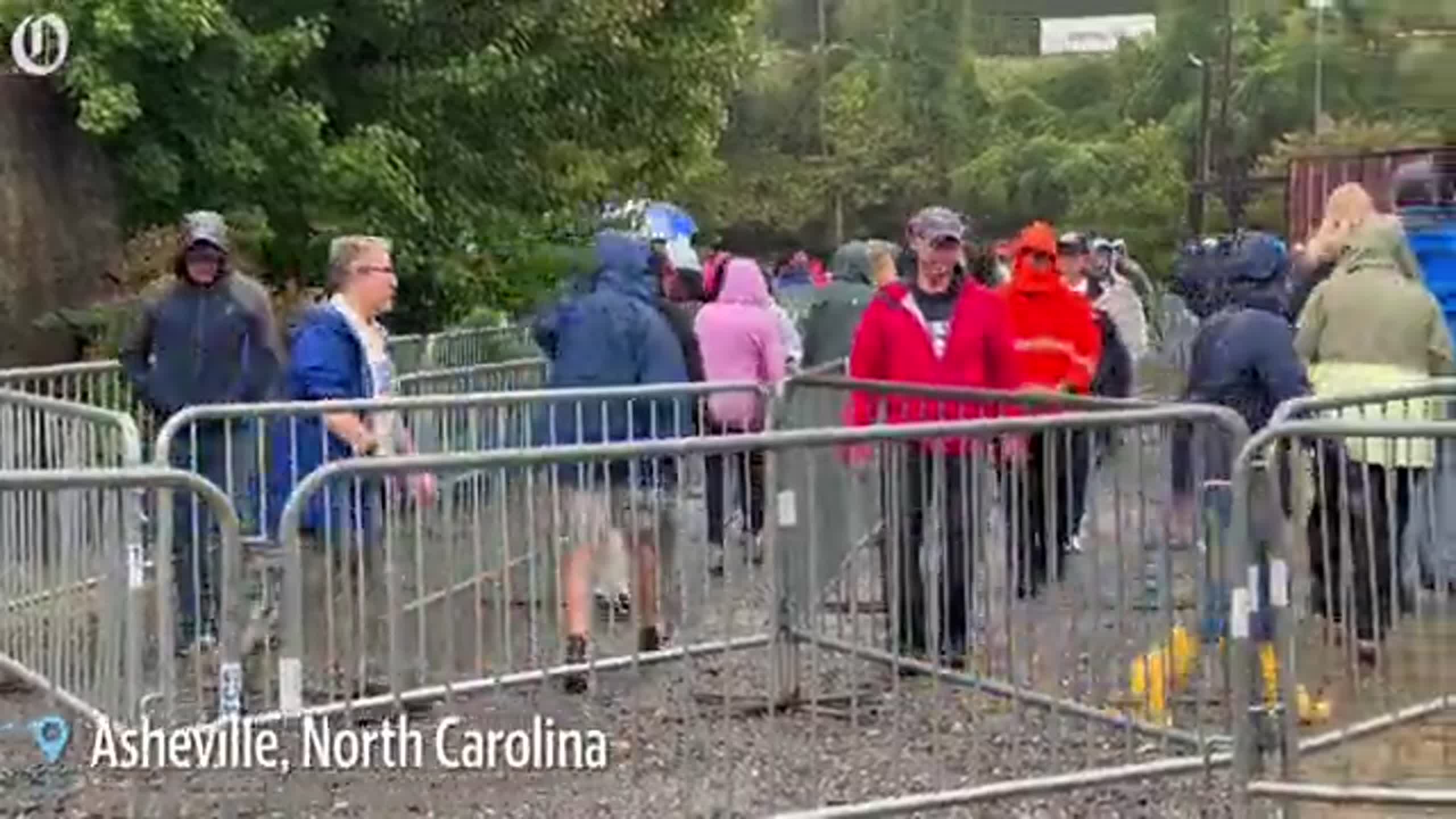 Heavy rain doesn't deter crowd as Tim Walz speaks in Asheville, N.C ...