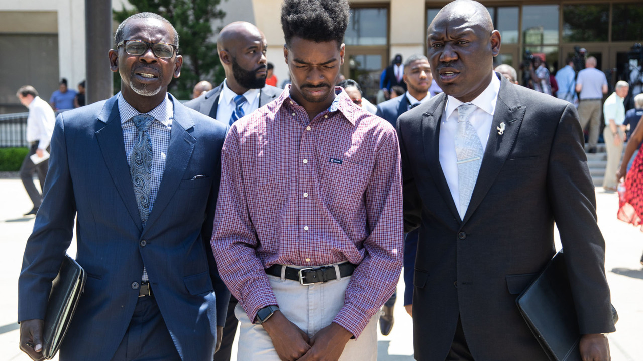 Waffle House: Anthony Wall lawyers sue for dashcam video | Raleigh News ...