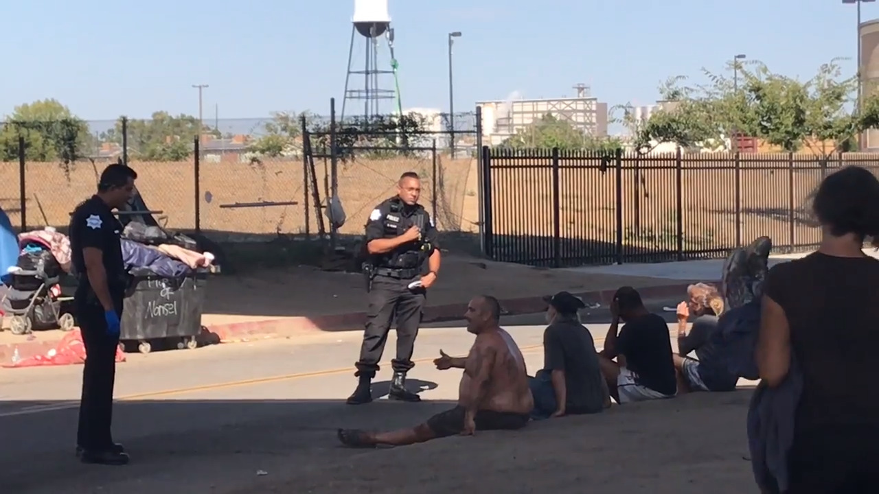 Police clear homeless encampment in downtown Fresno, CA | Fresno Bee