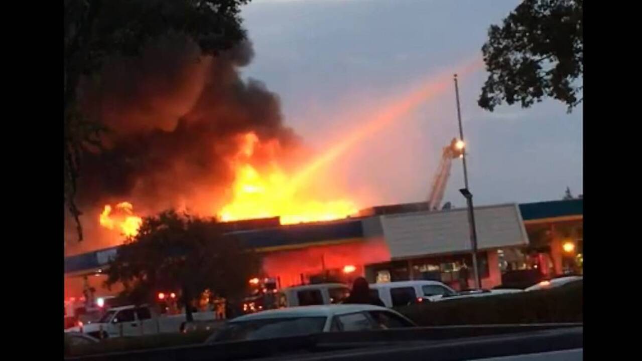 Clovis fire destroys shopping center storefronts | Kansas City Star