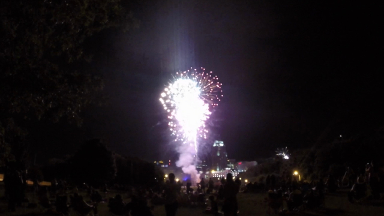 Thousands enjoy annual 4th of July fireworks show in Raleigh, NC ...