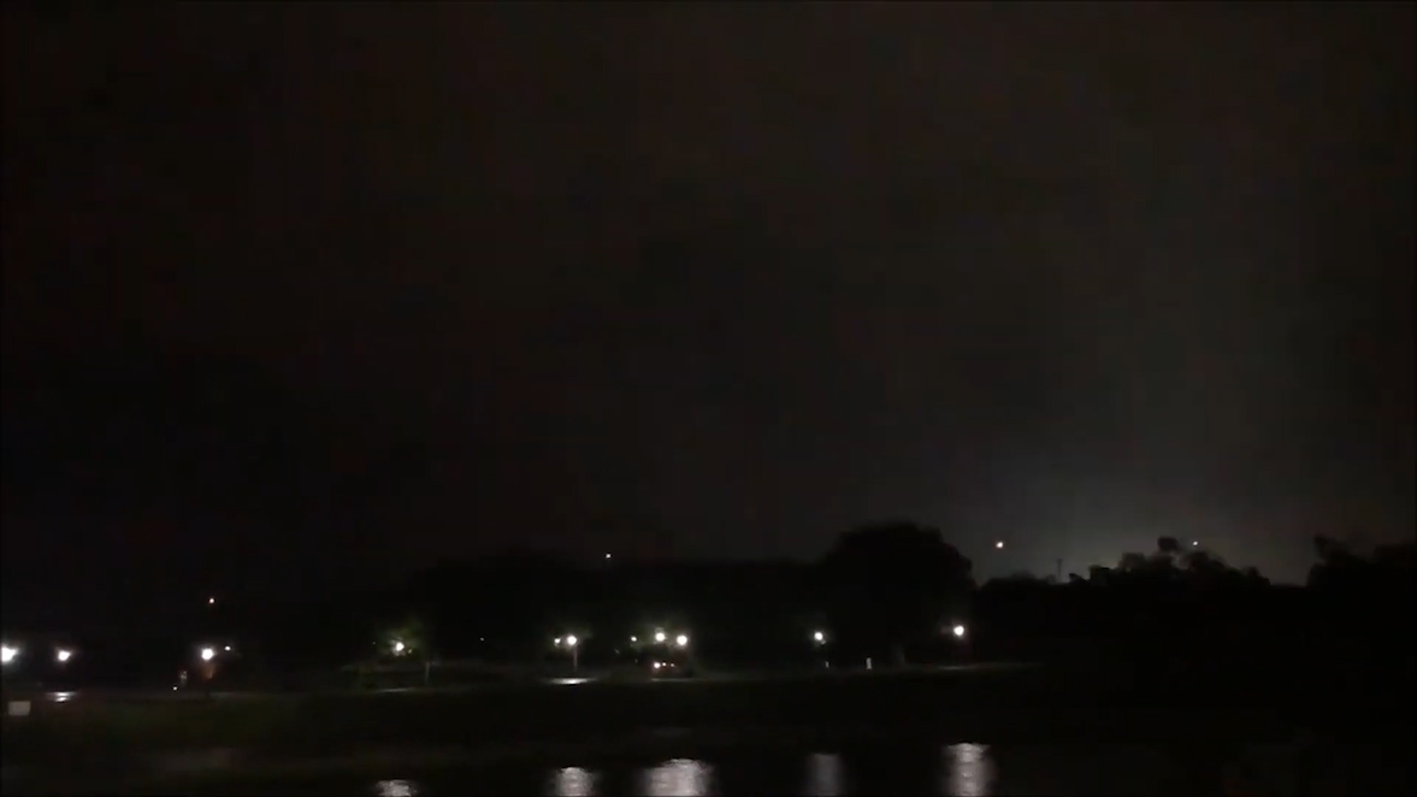 Lightning, funnel cloud spotted ahead of Dayton, Ohio tornado | Miami ...