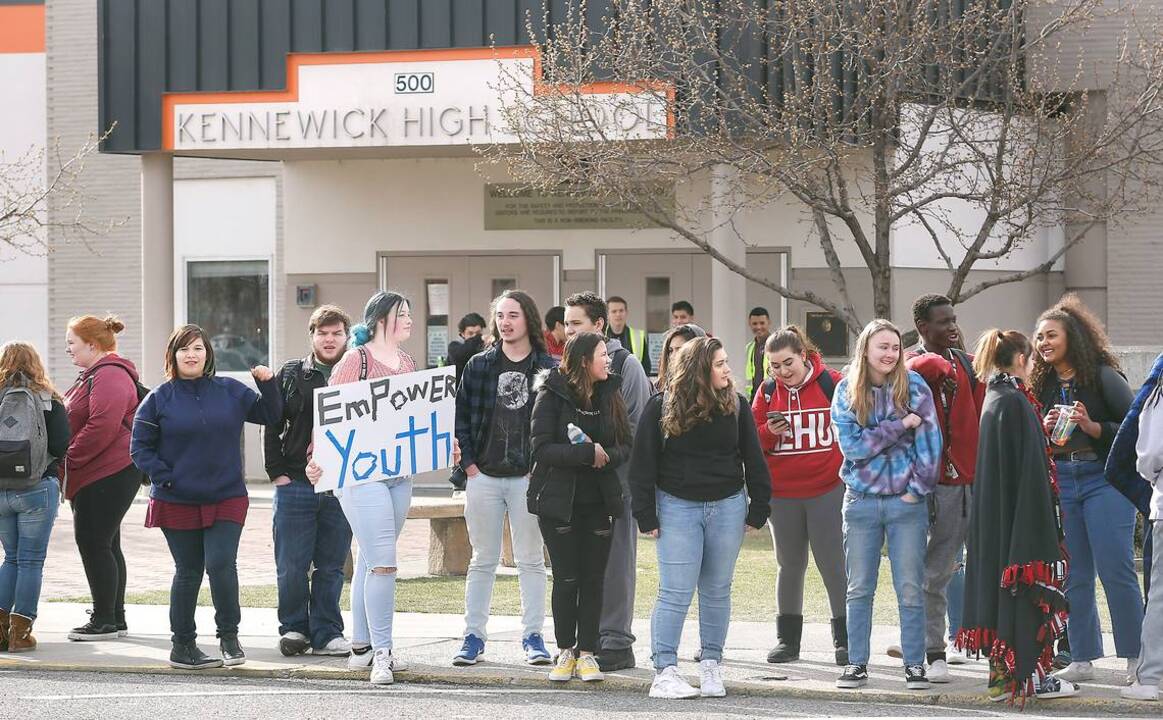 Kennewick High students support school shooting victims | The State
