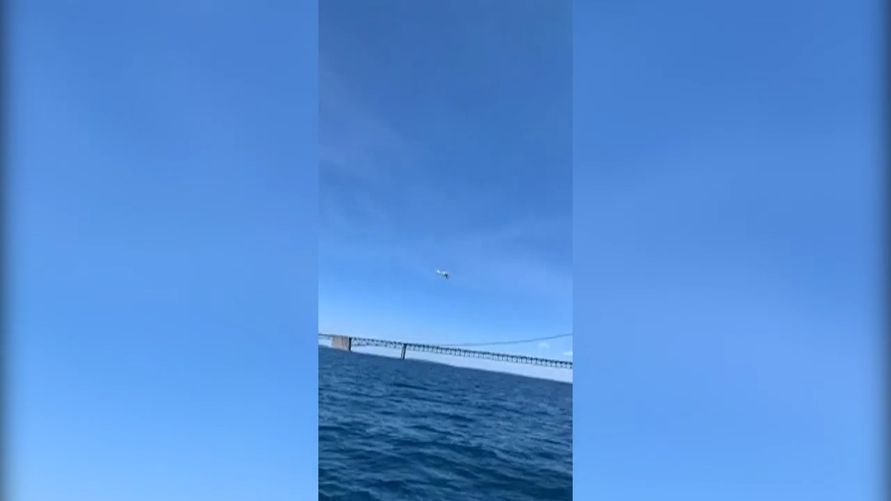 Airplane flies under Mackinac Bridge in video: Michigan cops | Kansas ...
