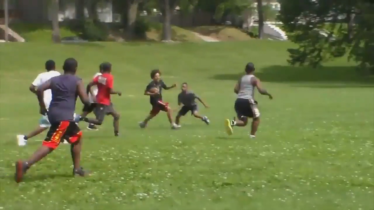Jeremiah Stewart plays football for SCM Ridahs youth team (Video ...
