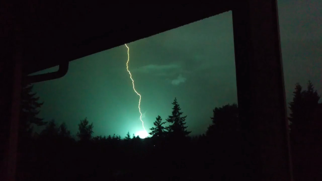 Rare lightning, thunder storm hits Whatcom County | Bellingham Herald