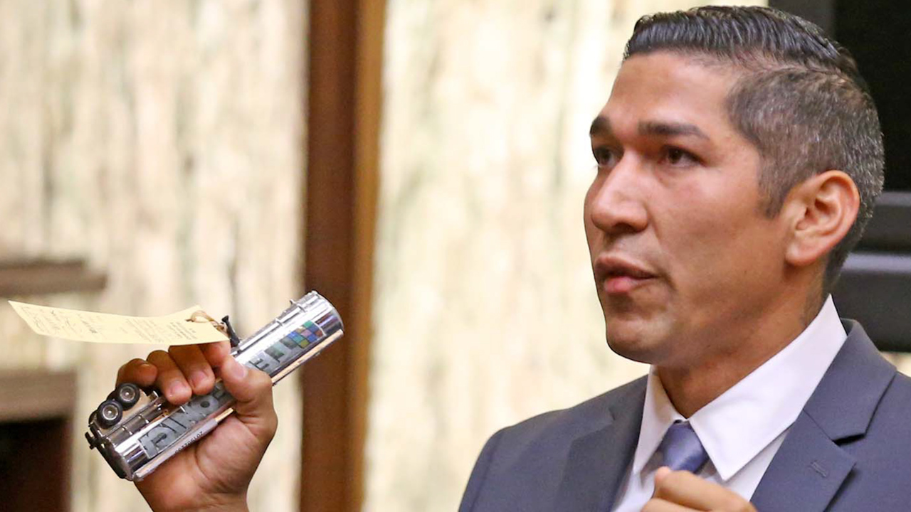 North Miami cop shows how he mistook a toy for gun | Miami Herald