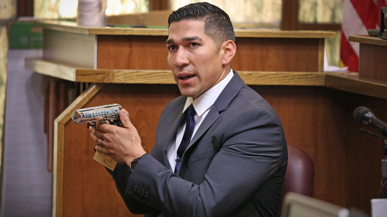 Accused of attempted manslaughter, North Miami Police Officer Jonathan ...