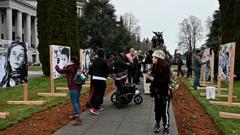 Solemn event in support of Palestine draws hundreds to WA Capitol ...