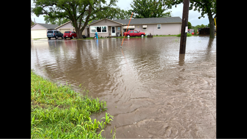 Heavy rains in Kansas flood some roads around Wichita | Wichita Eagle