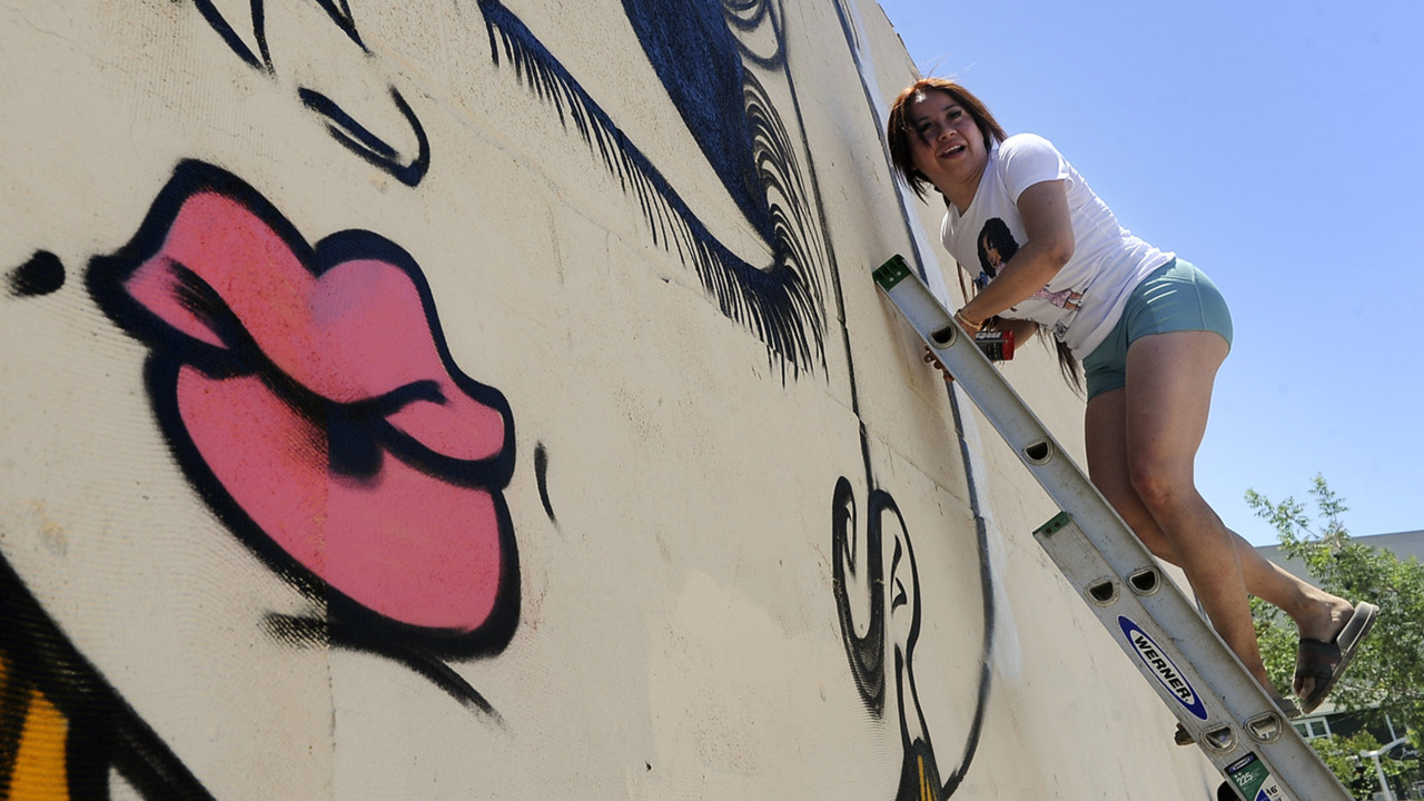 Sand One mural artist painting create art downtown Fresno | Fresno Bee