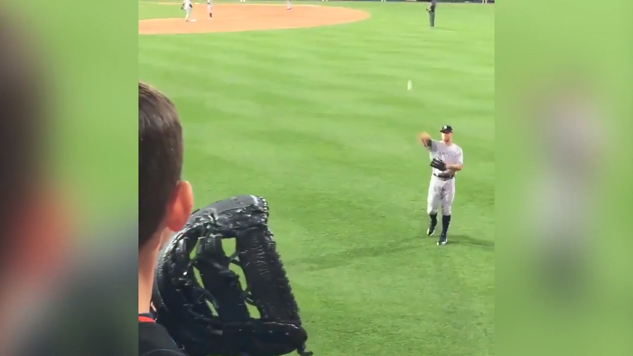 Yankees superstar Aaron Judge plays catch with 10-year-old fan sitting ...