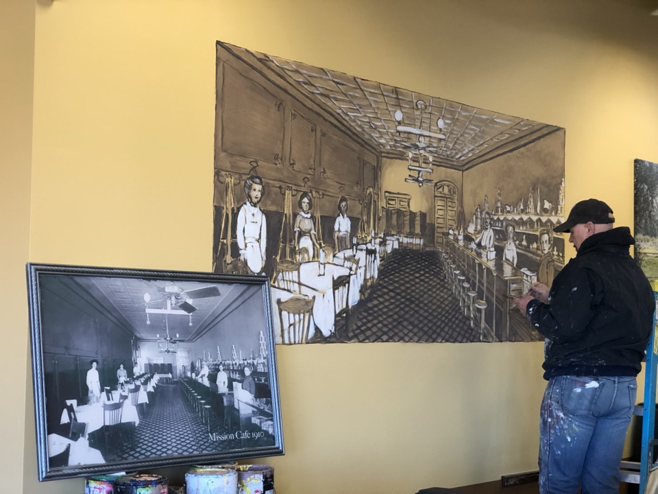 Wichita artist paints mural on longtime local restaurant | Wichita Eagle