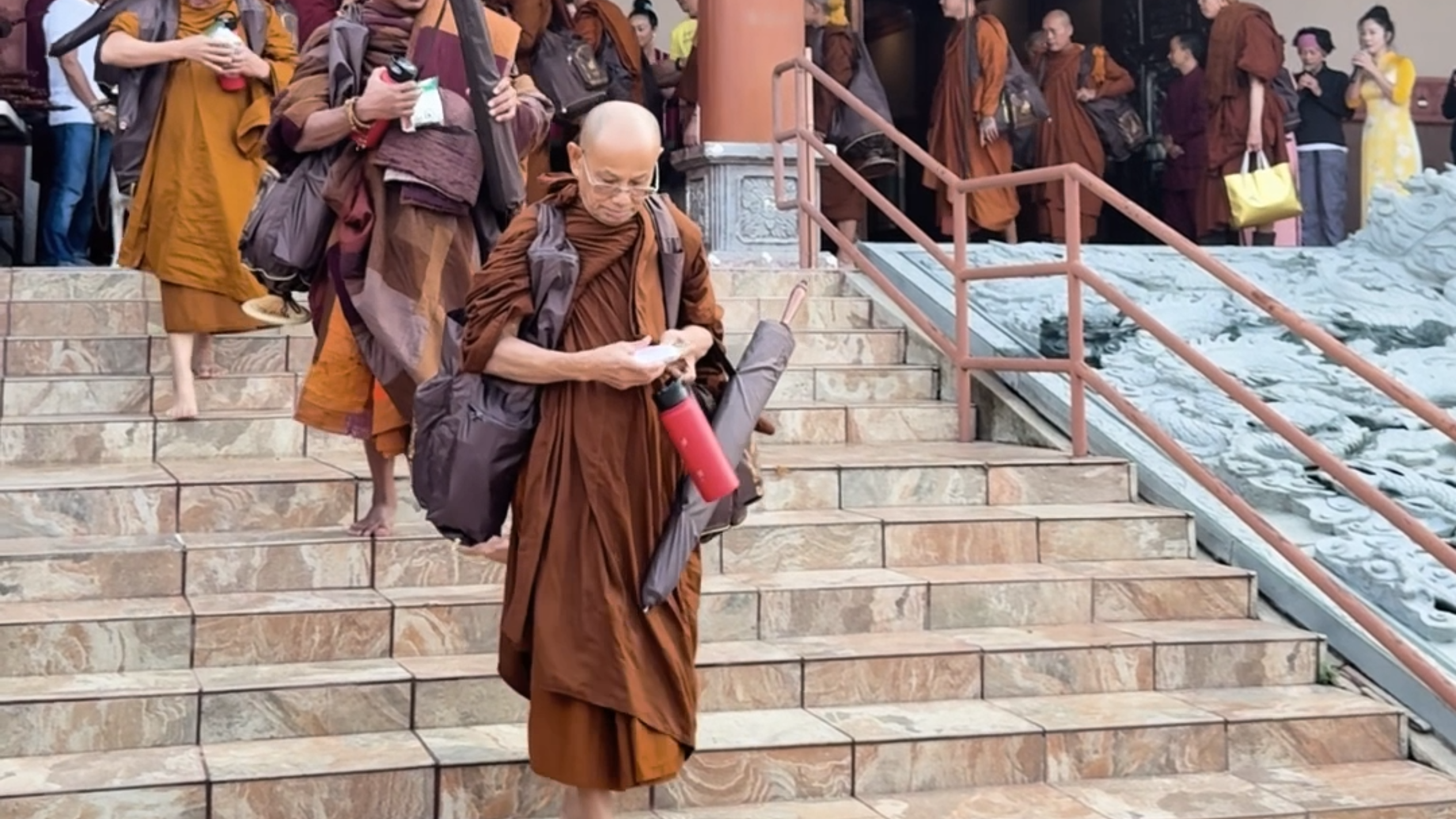 Monks begin walk of peace across 10 states to Washington DC (Video ...