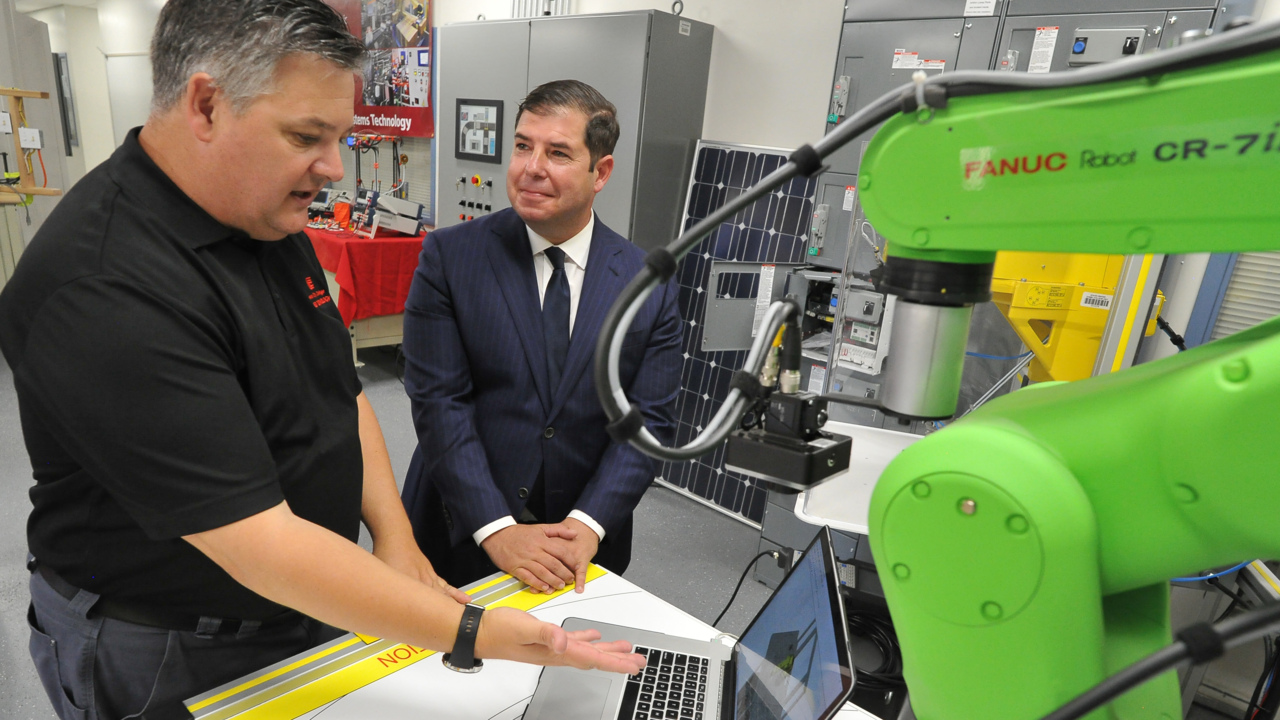 Community college salaries added to Valley pay database | Fresno Bee