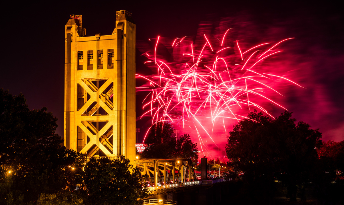 Video: Fireworks over Tower Bridge from Old Sacramento CA | Sacramento Bee