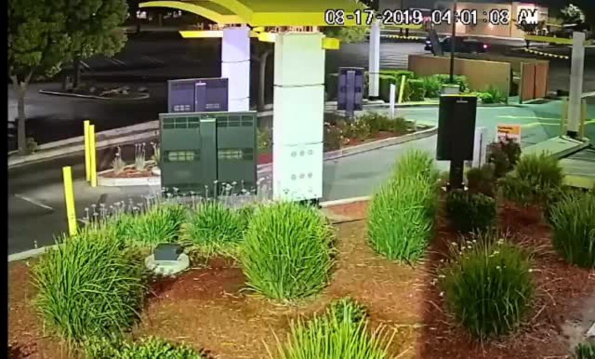 Modesto CA police seek pair in robbery fail at drive-through | Modesto Bee
