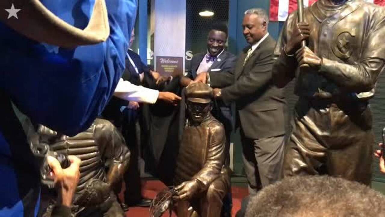 Negro Leagues Baseball Museum unveils Bob Motley statue | Kansas City Star