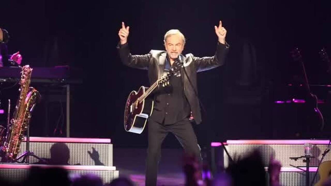 Neil Diamond opens his show in Wichita | Lexington Herald Leader