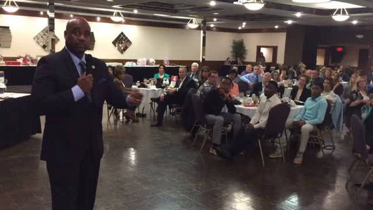 Capt. Ron Johnson tells metro-east residents how to be better leaders ...