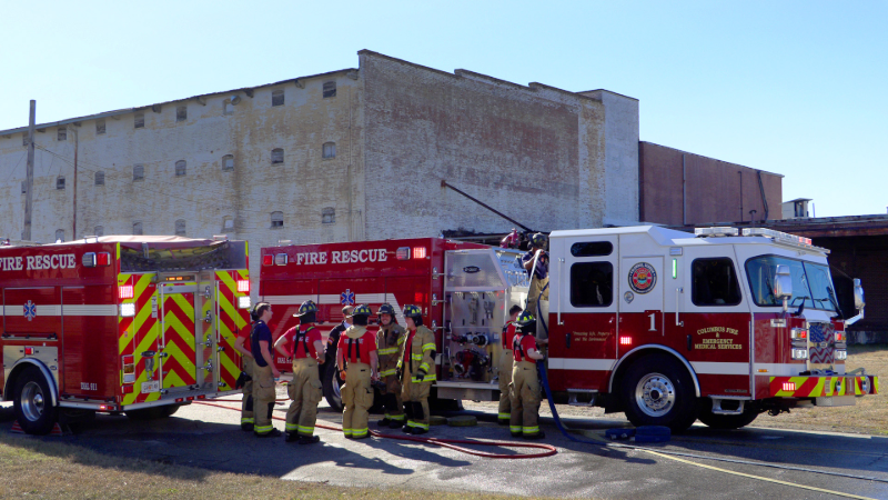 Columbus, GA fire department battles smoke at warehouse (Video ...