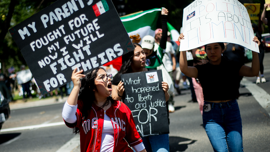 Hundreds gather for "No Kings" protest in Merced | Merced Sun-Star