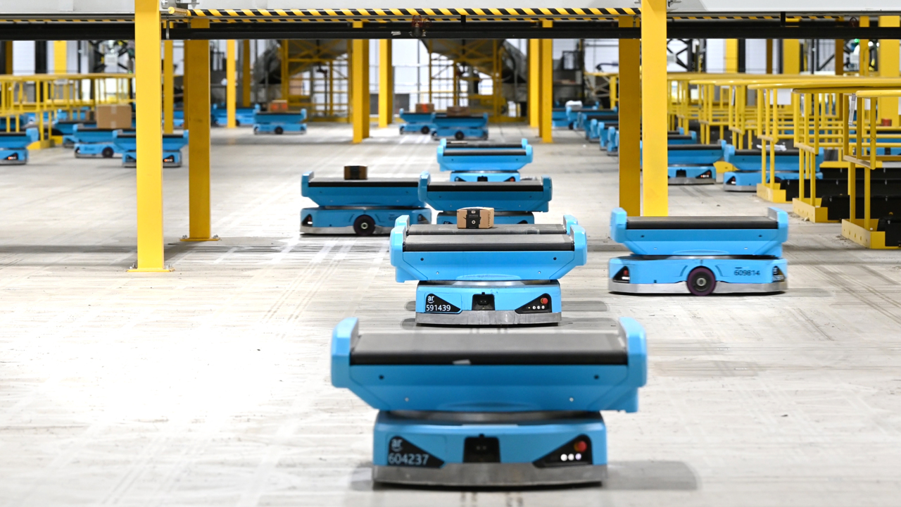 See how robots move product at Amazon in Tracy, CA (Video) | Modesto Bee